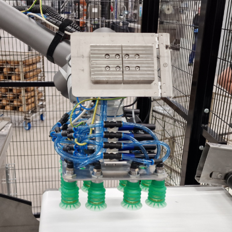 Robot grippers and tooling development for advanced robotic applications